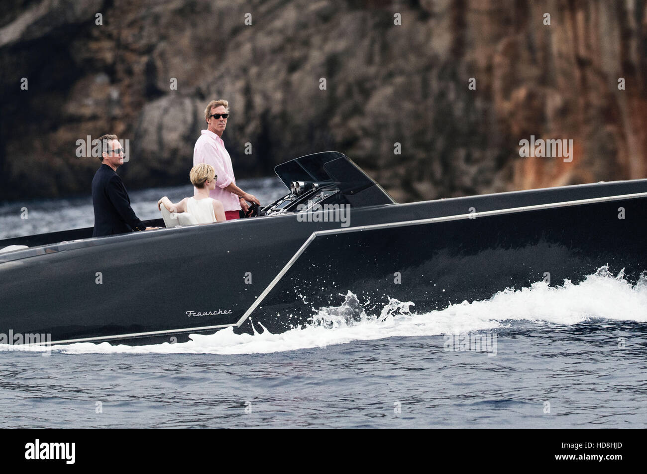 THE NIGHT MANAGER, (from left): Tom Hollander, Elizabeth Debicki (back ...