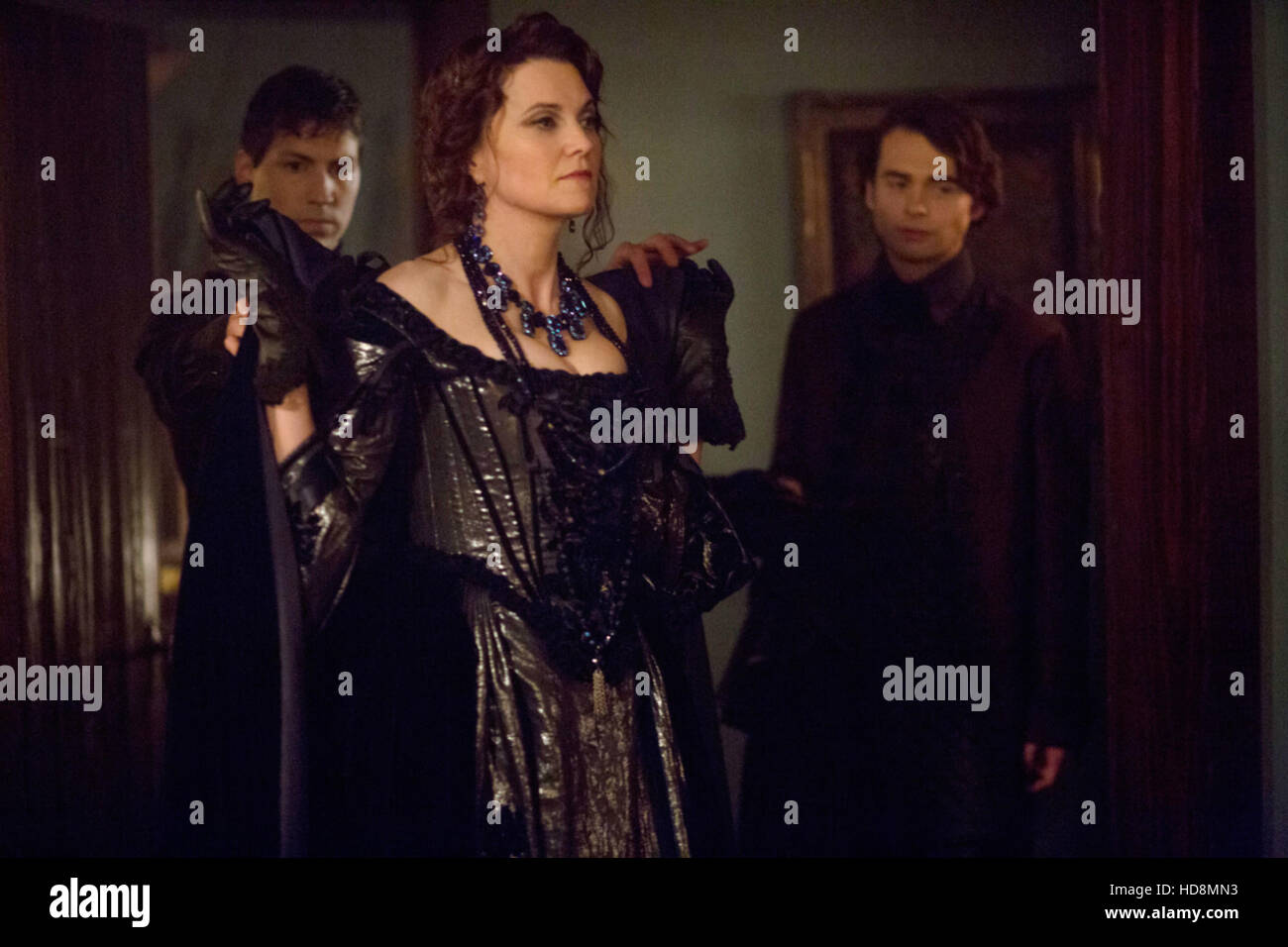 SALEM, center: Lucy Lawless in 'The Beckoning Fair One' (Season 2 ...