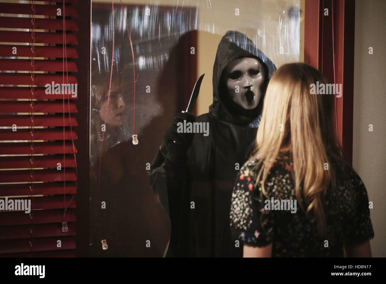 SCREAM (aka SCREAM: THE TV SERIES), l-r: Alec Rayme, Willa Fitzgerald ...