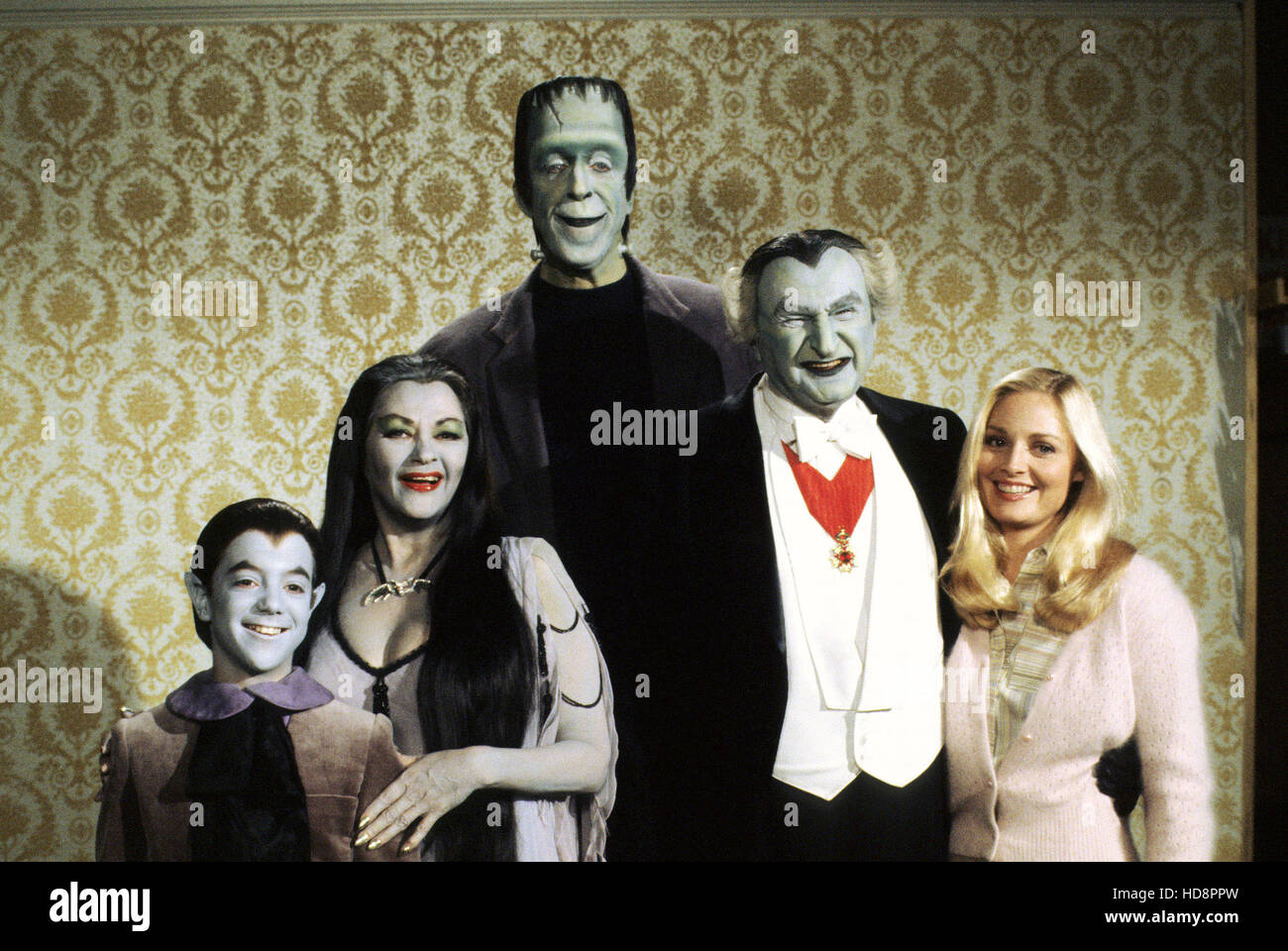 THE MUNSTERS' REVENGE, K.C. Martel, Yvonne De Carlo, Fred Gwynne, Al ...