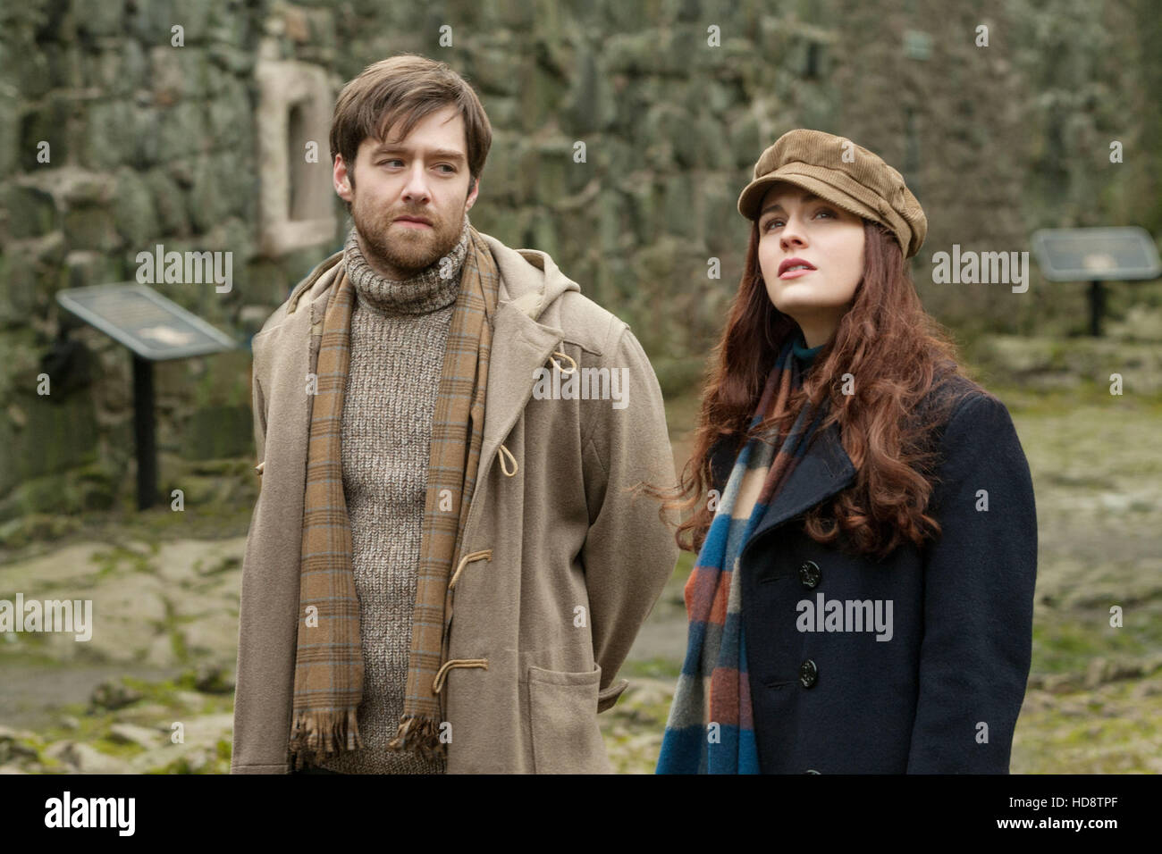 OUTLANDER, (from left): Richard Rankin, Sophie Skelton, 'Dragonfly in ...