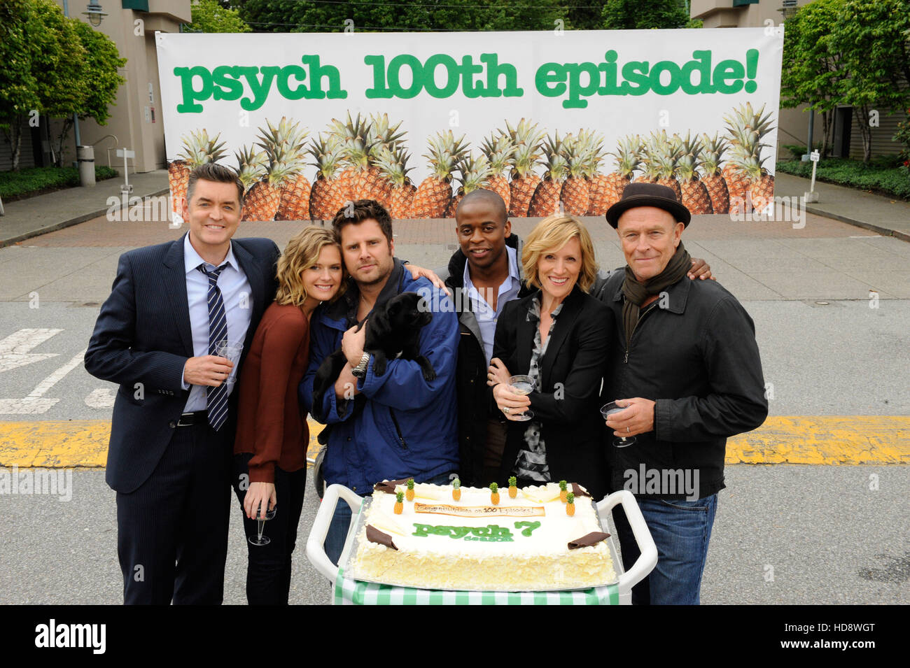 PSYCH, l-r: Timothy Omundson, Maggie Lawson, James Roday, Dule Hill ...