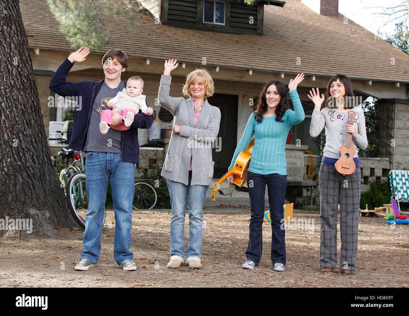 RAISING HOPE, (from left): Lucas Neff, Martha Plimpton, Shannon ...