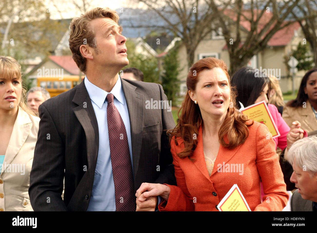 SMALLVILLE, Erica Durance, John Schneider, Annette O'Toole ...