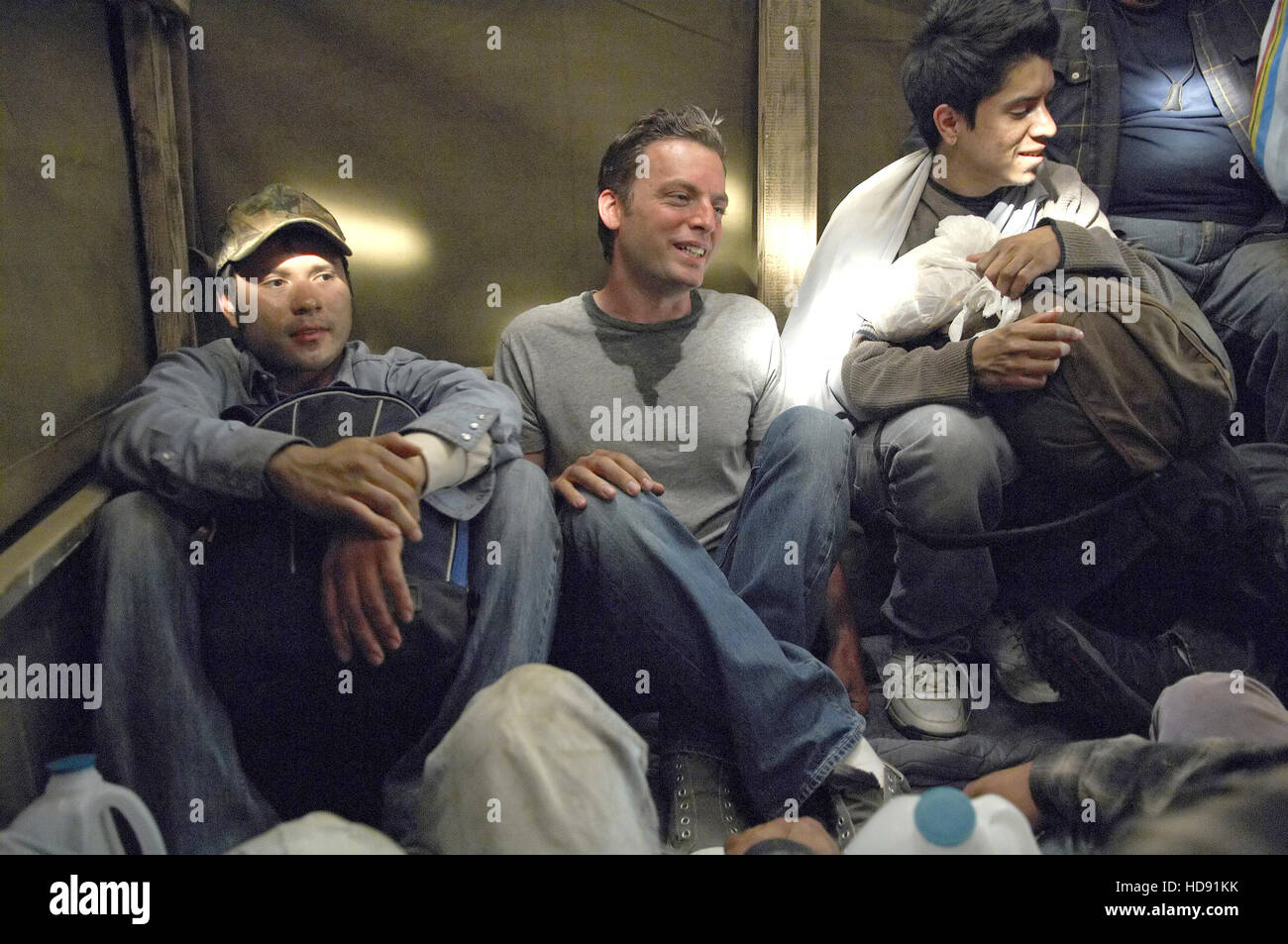 WEEDS, Justin Kirk (center), 'No Man Is Pudding', (Season 4, episode 5 ...