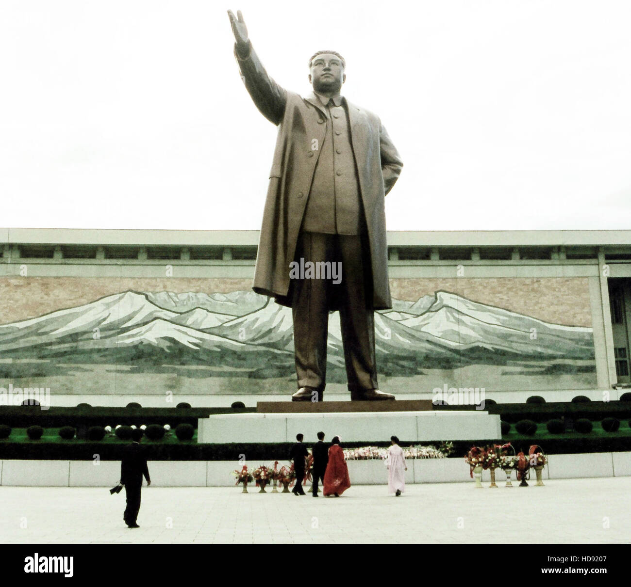 WELCOME TO NORTH KOREA, Kim Il Sung statue,2001, © HBO/Courtesy ...