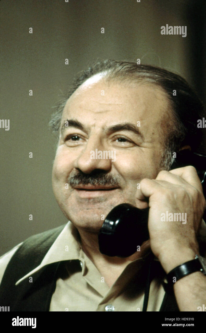 BARNEY MILLER, Lou Jacobi in 'Stakeout' (Season 1, Episode 6, aired ...
