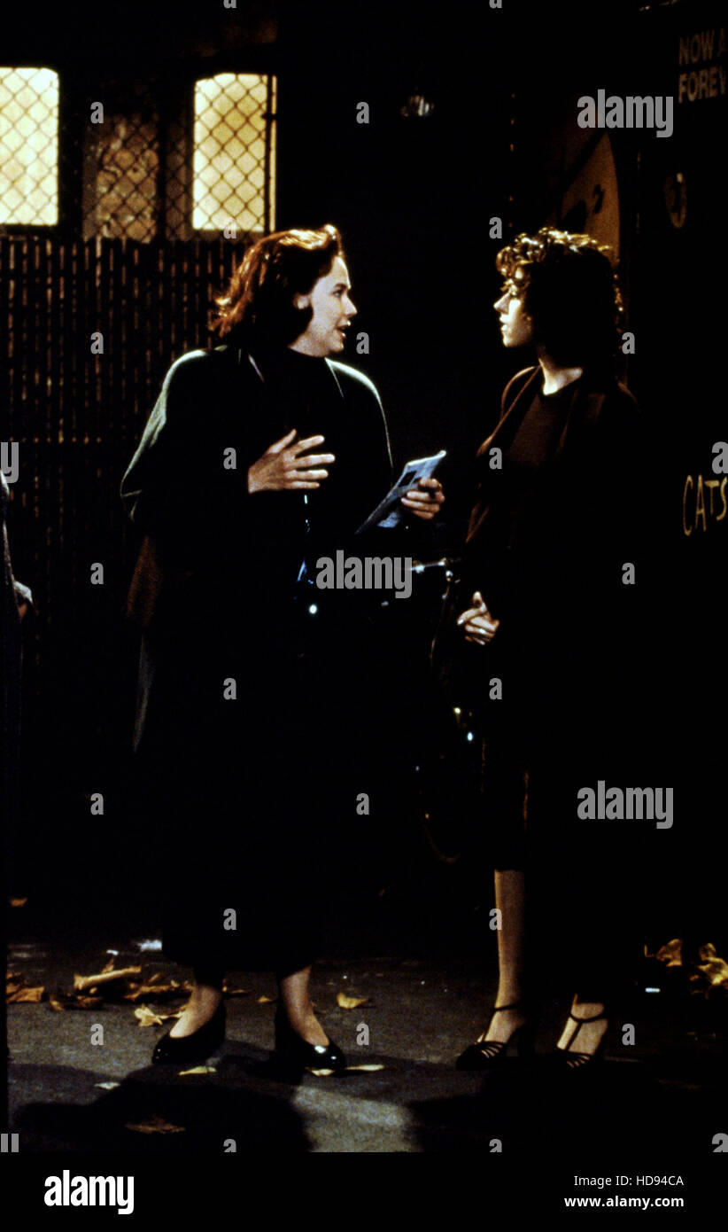 CAROLINE IN THE CITY, (from left): Harriet Sansom Harris, Amy Pietz ...