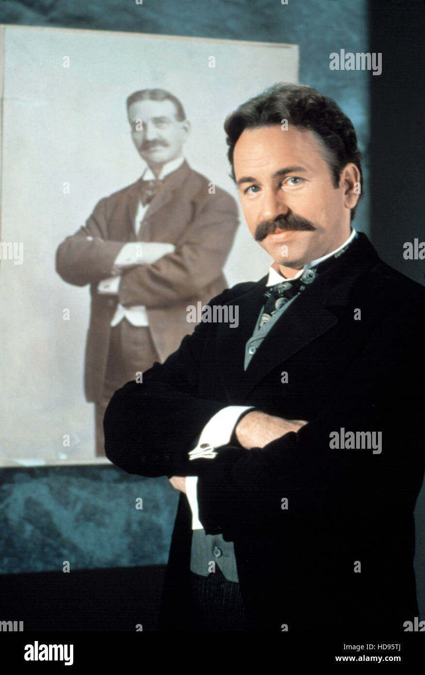 DREAMER OF OZ, John Ritter, (L. Frank Baum in photograph), 1990, © NBC ...