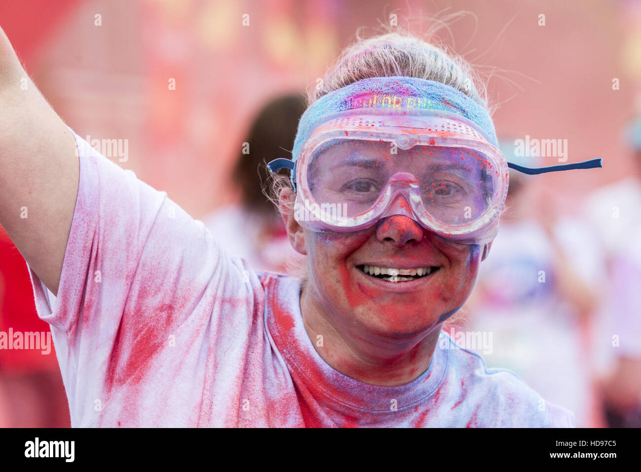 The Color Run - Thousands of color runners run 5km today to raise money ...