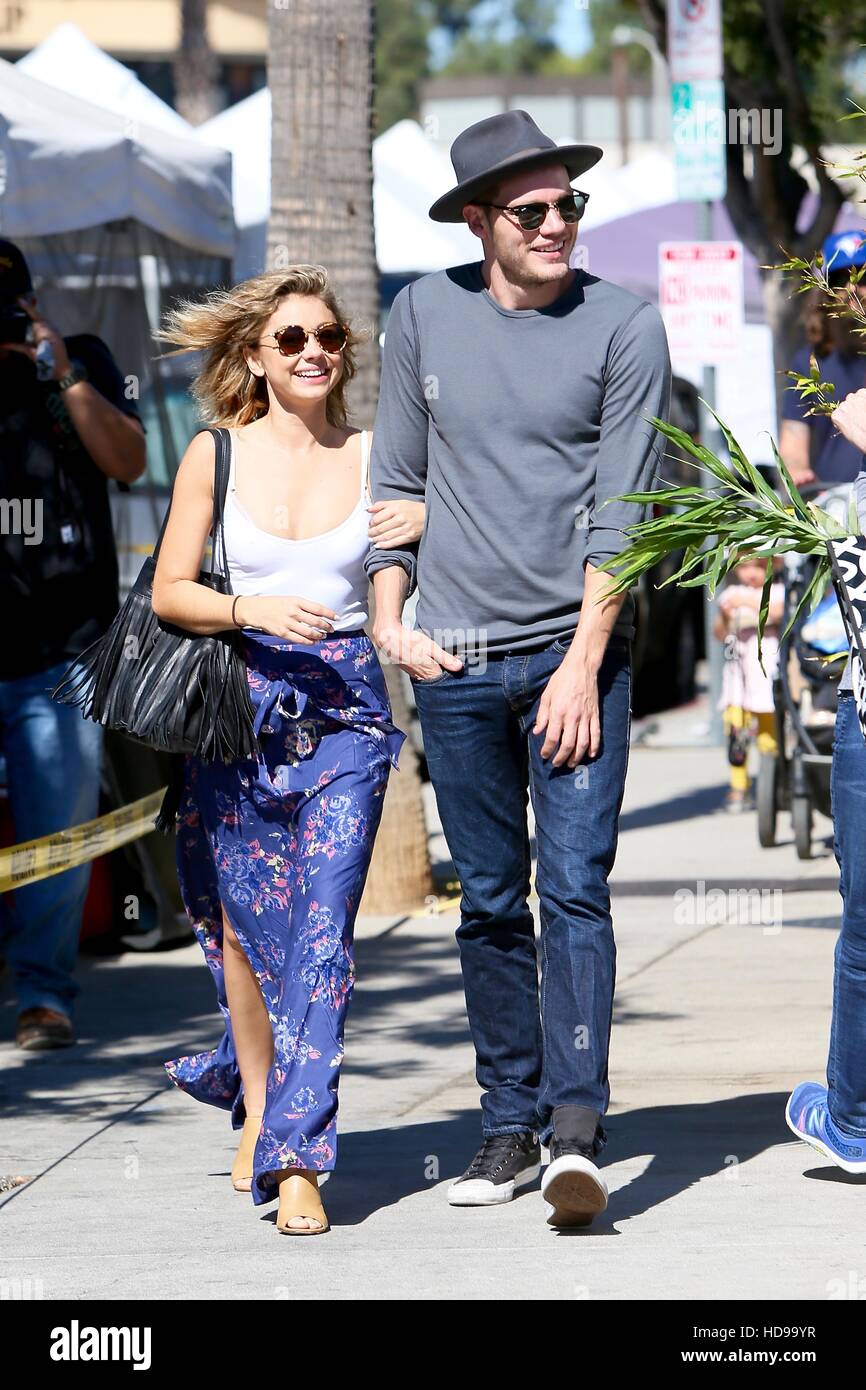 Sarah hyland boyfriend dominic sherwood hi-res stock photography and ...