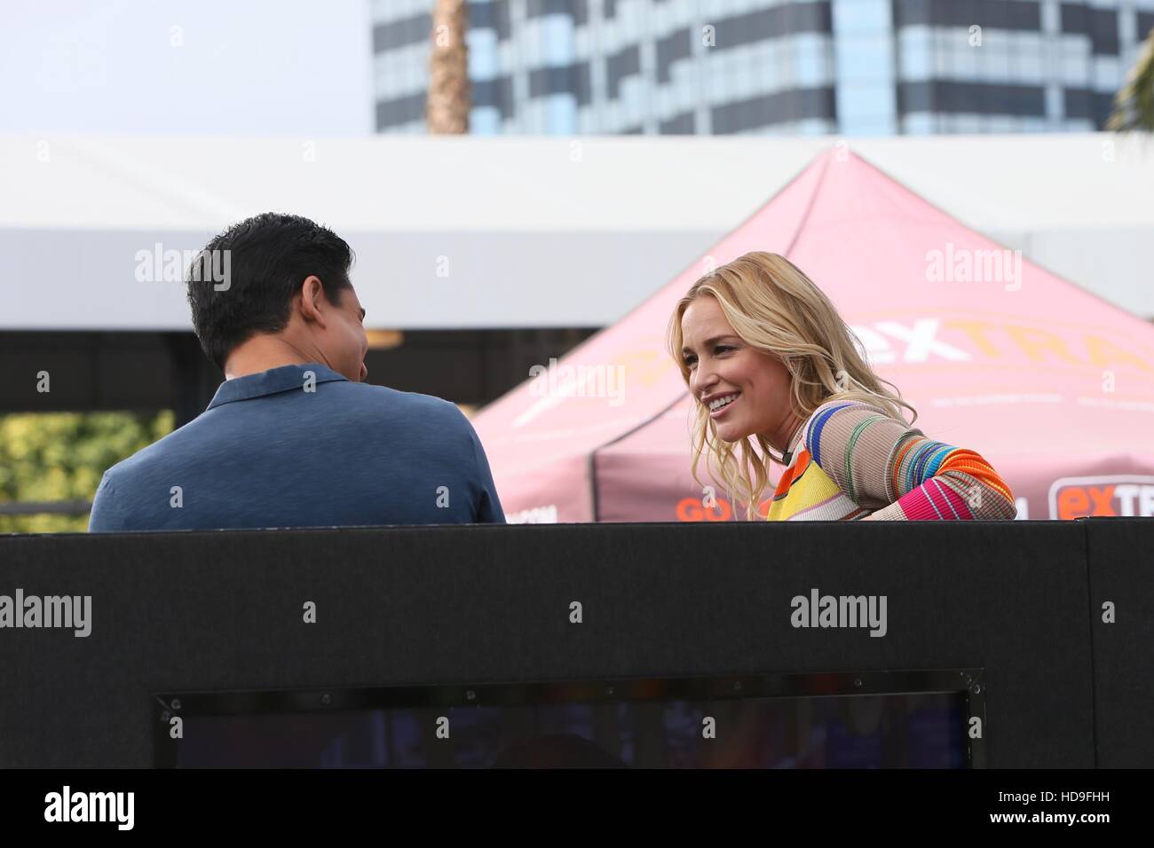 Piper perabo and mario lopez hi-res stock photography and images - Alamy