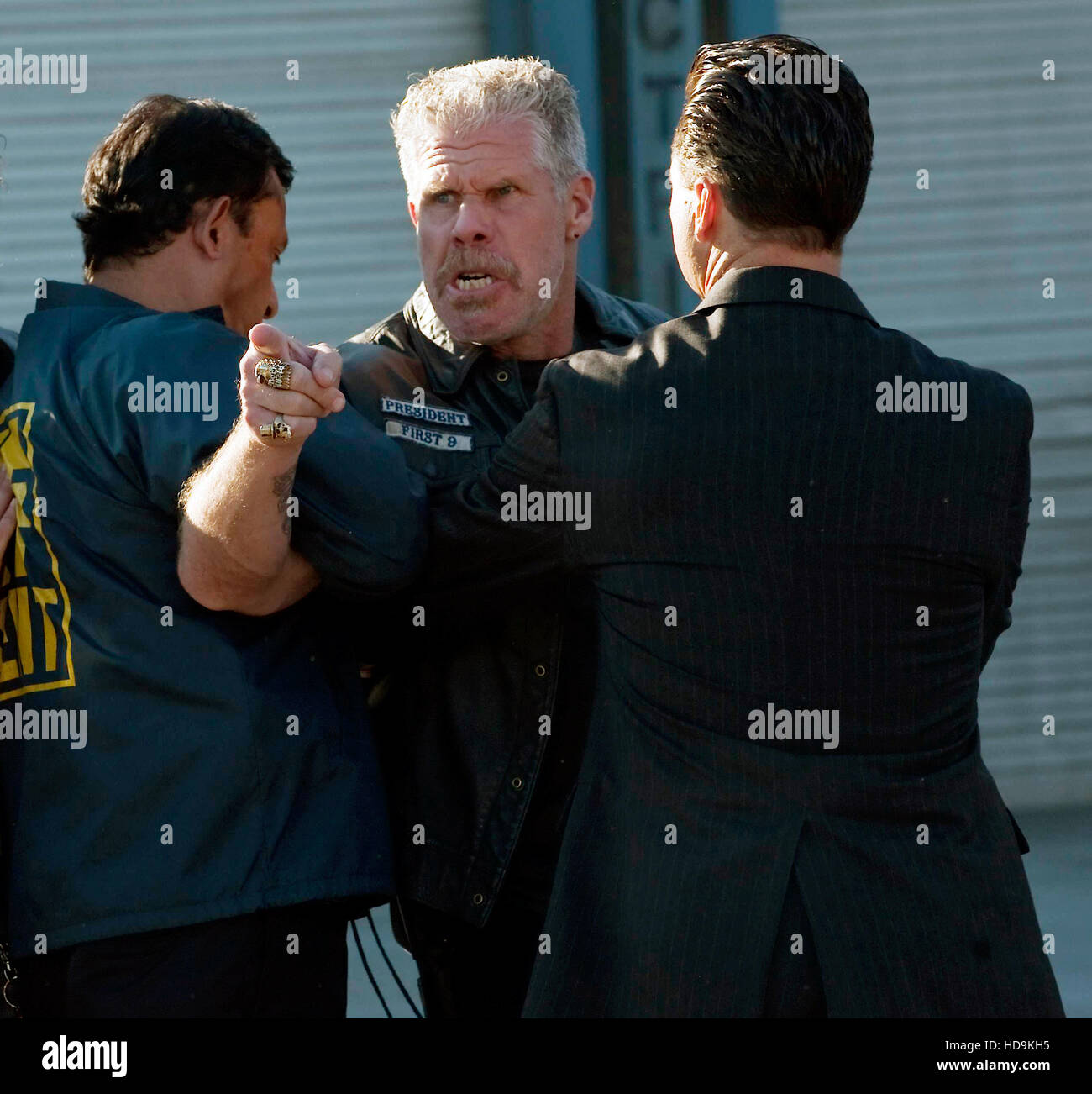 SONS OF ANARCHY, Ron Perlman (center), 'NS', (Season 3, ep. 313, aired ...