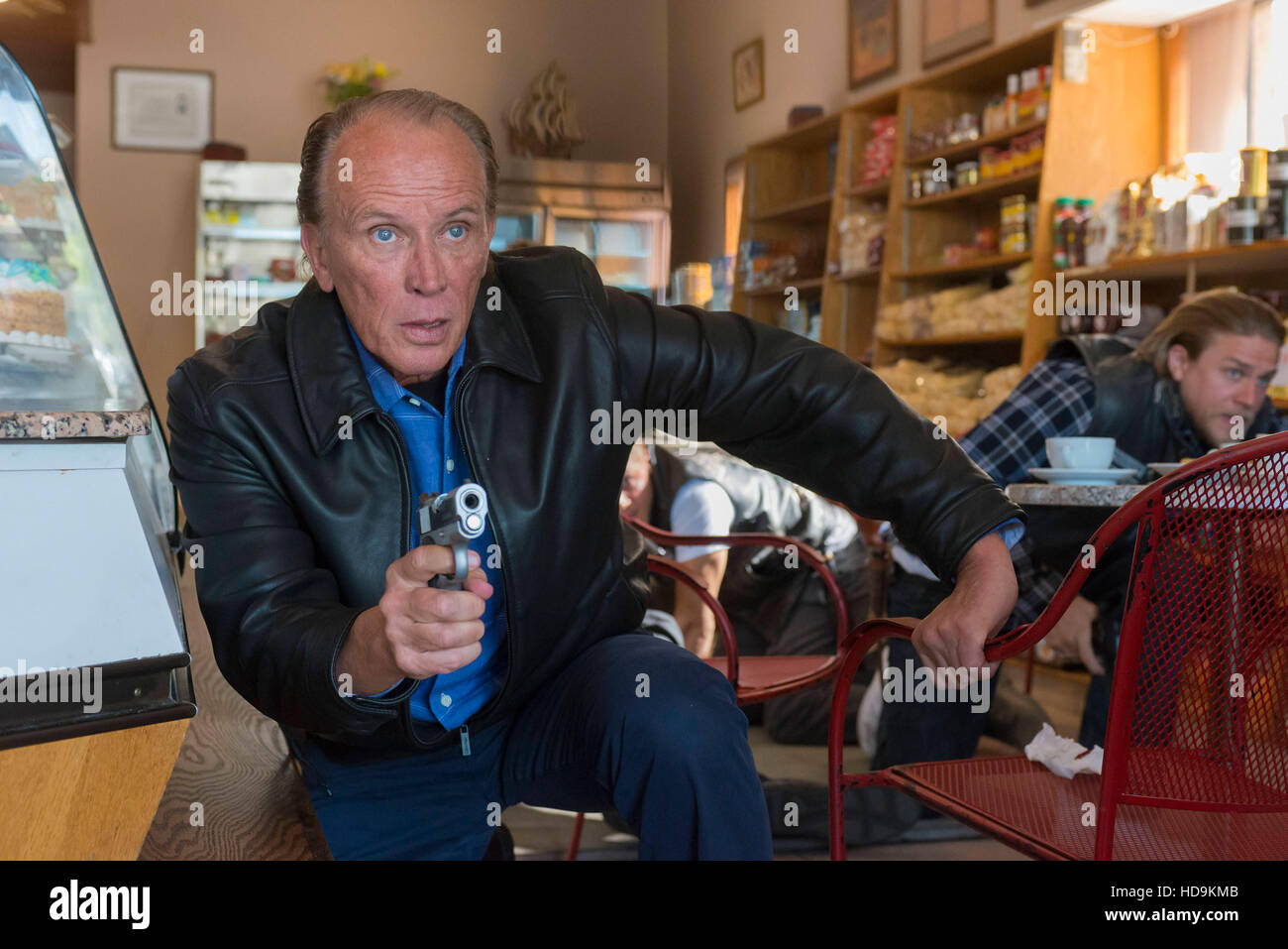 SONS OF ANARCHY, l-r: Peter Weller, Charlie Hunnam in 'Poenitentia ...