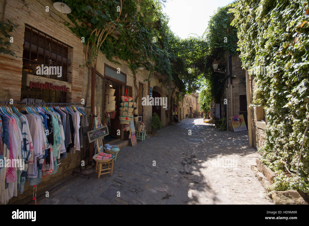 Shady street hi-res stock photography and images - Alamy