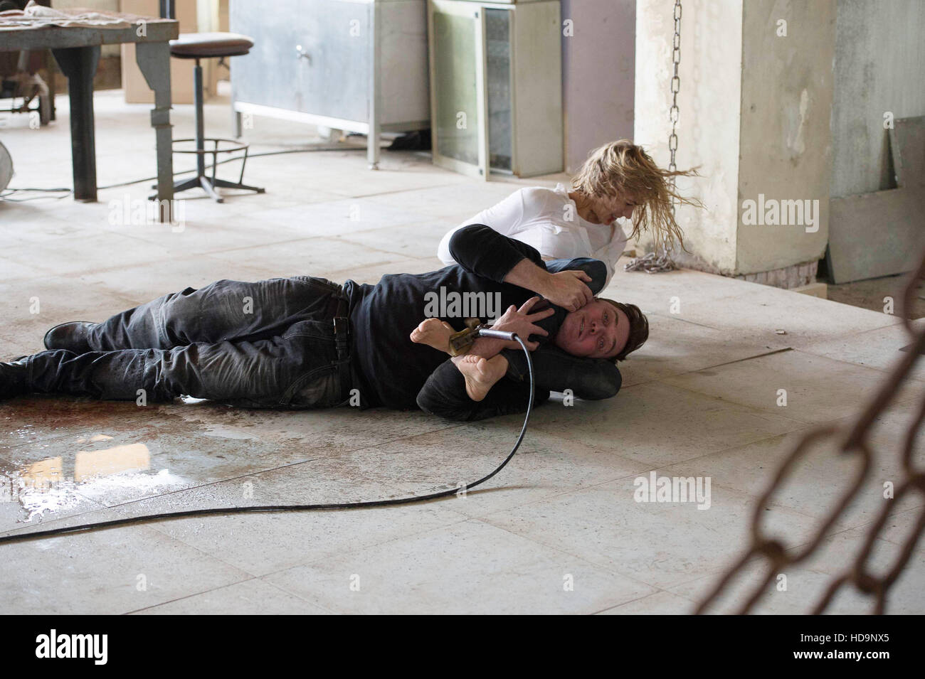 24: LIVE ANOTHER DAY, l-r: Yvonne Strahovski, Alex Ferns in '4:00 PM-5: ...