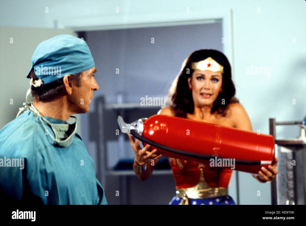 Lynda carter wonder woman 1976 hi-res stock photography and images - Alamy
