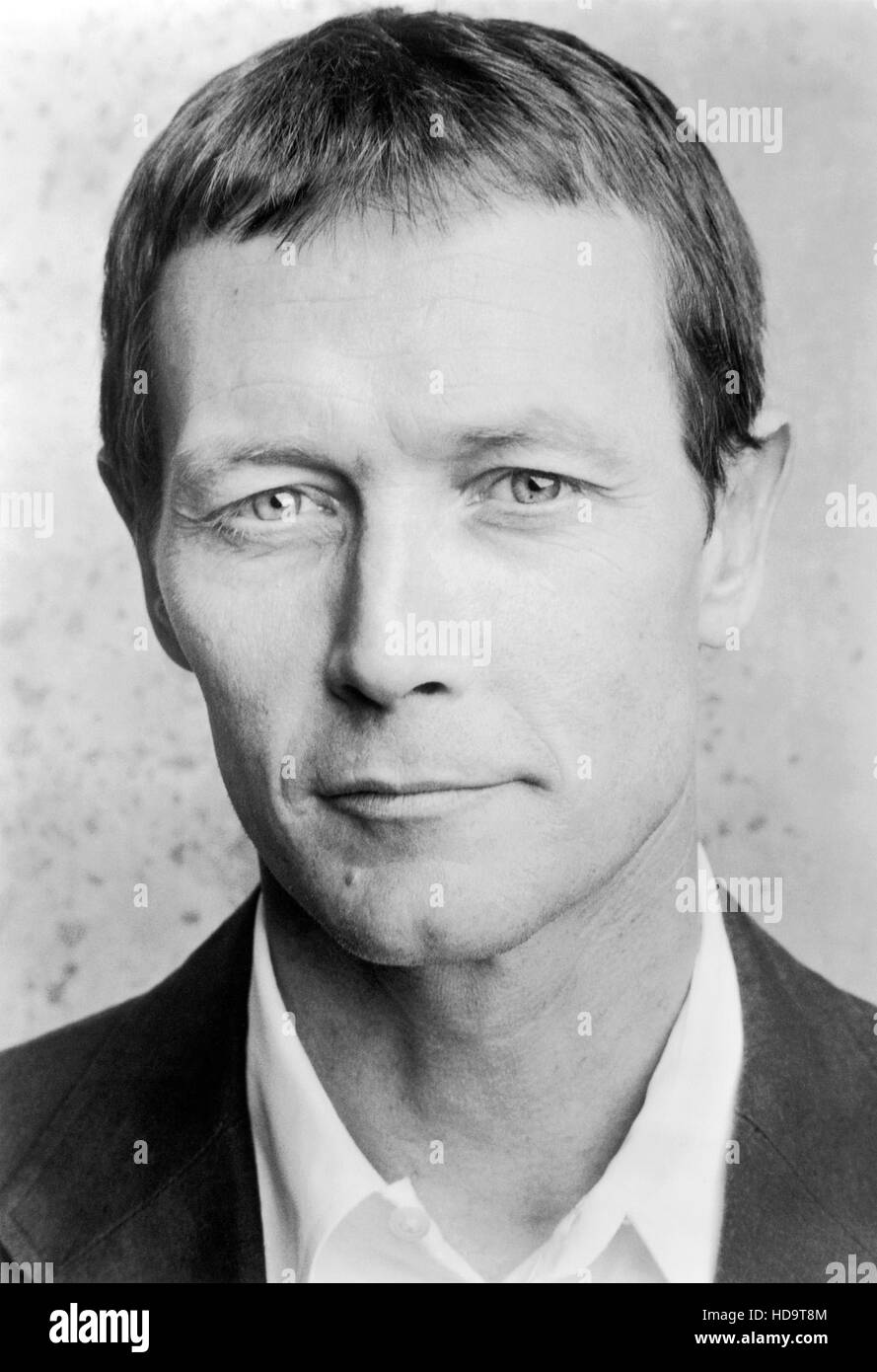 THE X-FILES, TM & Copyright (c) 20th Century Fox Film Corp. All rights ...