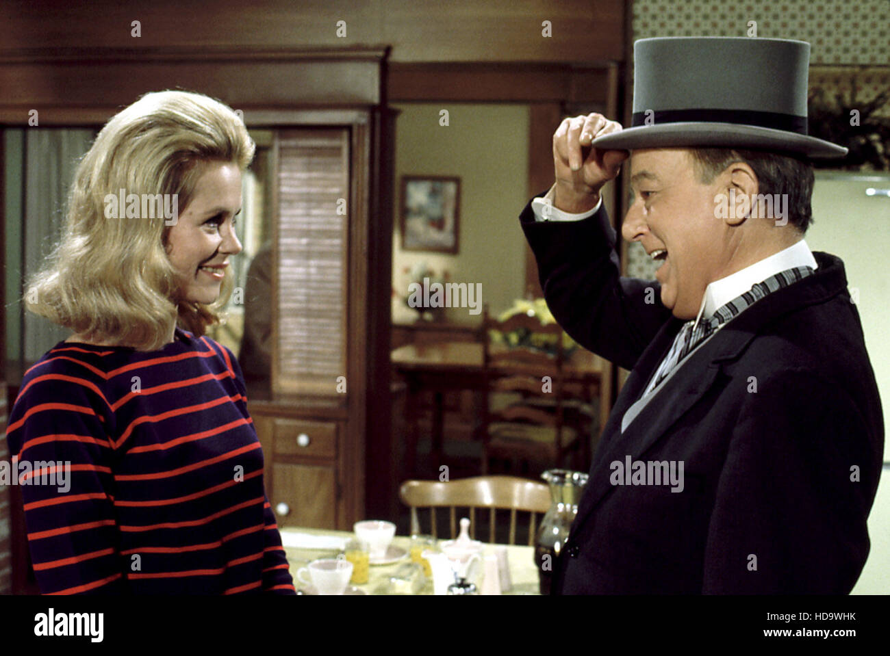 BEWITCHED, Elizabeth Montgomery, Maurice Evans, 1964-1972 Stock Photo ...
