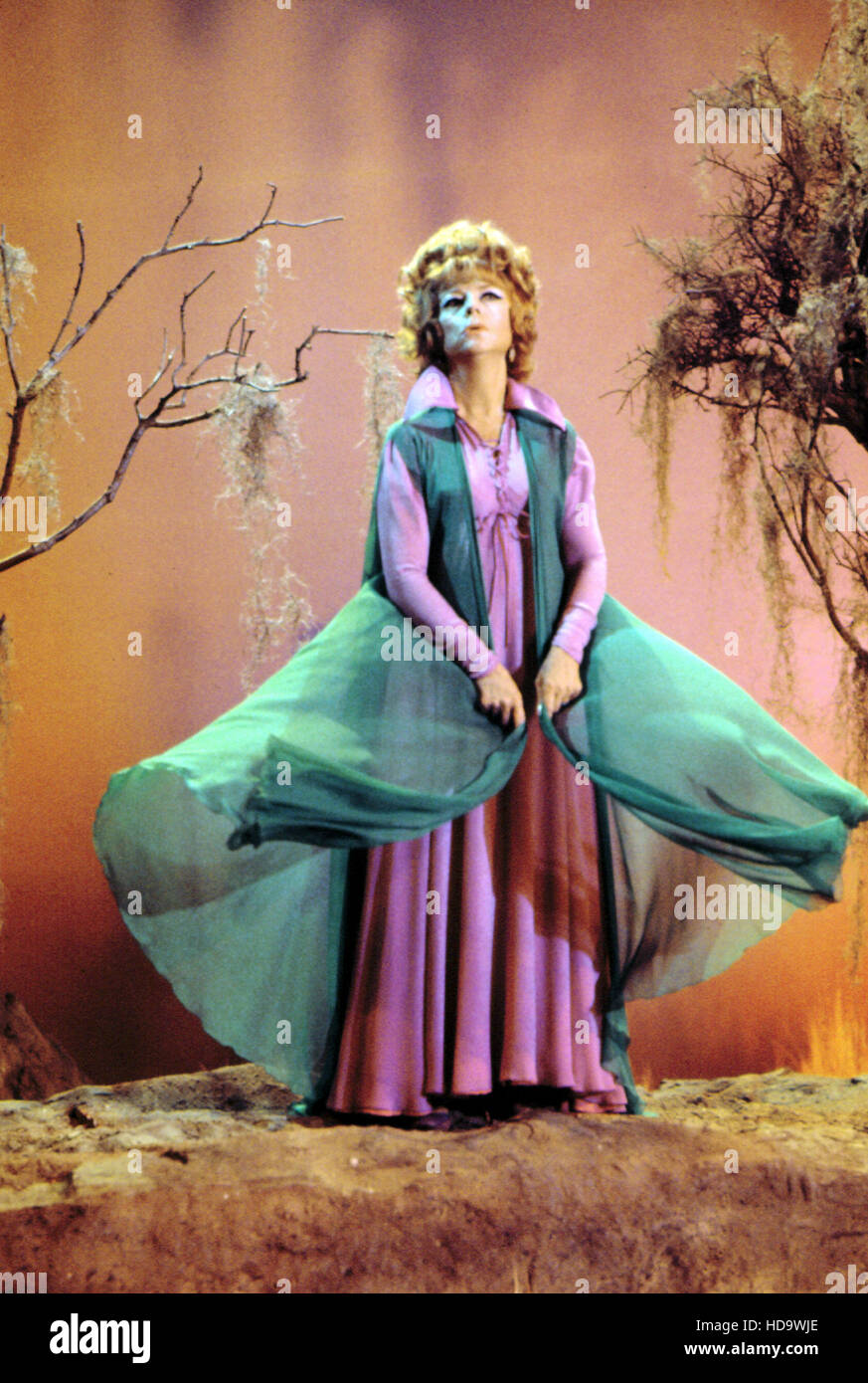 BEWITCHED, Agnes Moorehead, 1964-72 Stock Photo - Alamy
