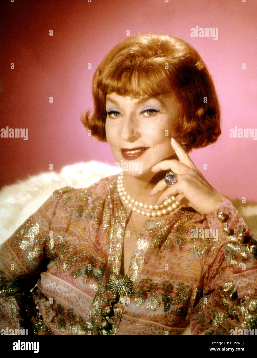 BEWITCHED, Agnes Moorehead, 1964-72 Stock Photo - Alamy