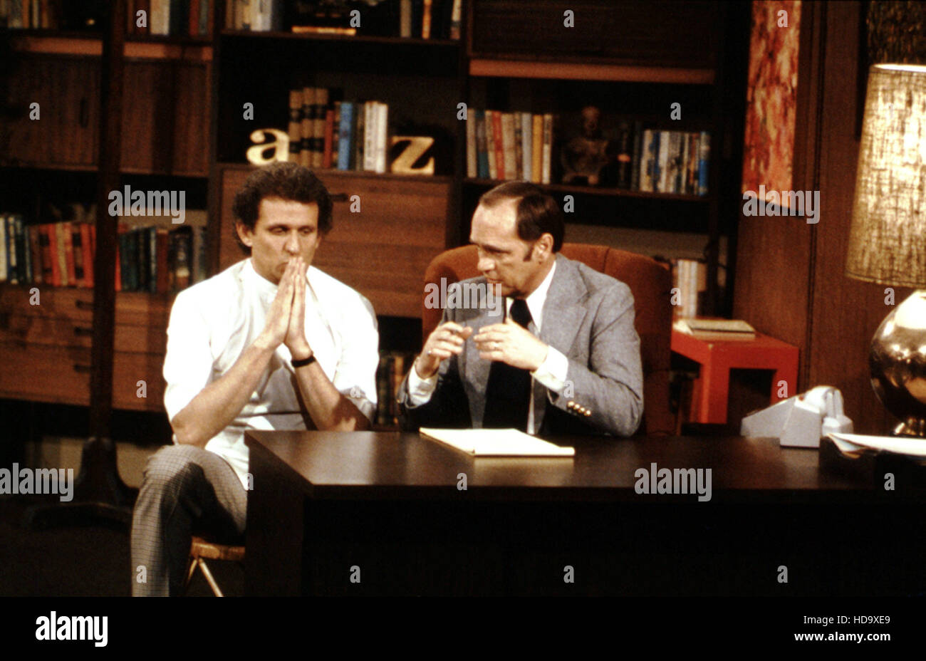 THE BOB NEWHART SHOW, Peter Bonerz, Bob Newhart, 1972-1978 Stock Photo ...