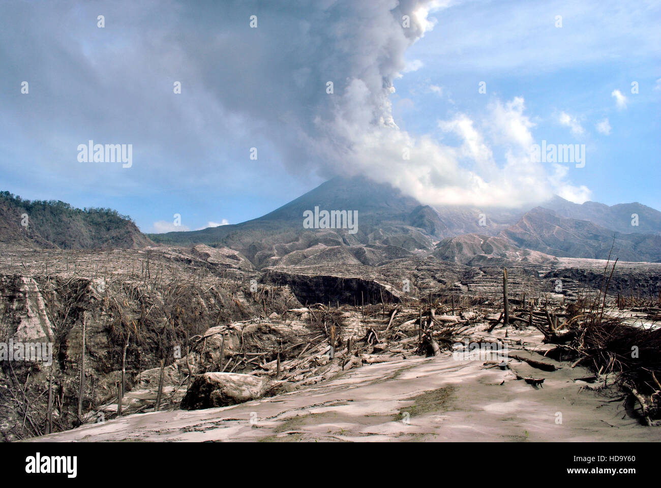 Mount merapi, indonesia 2010 hi-res stock photography and images - Alamy