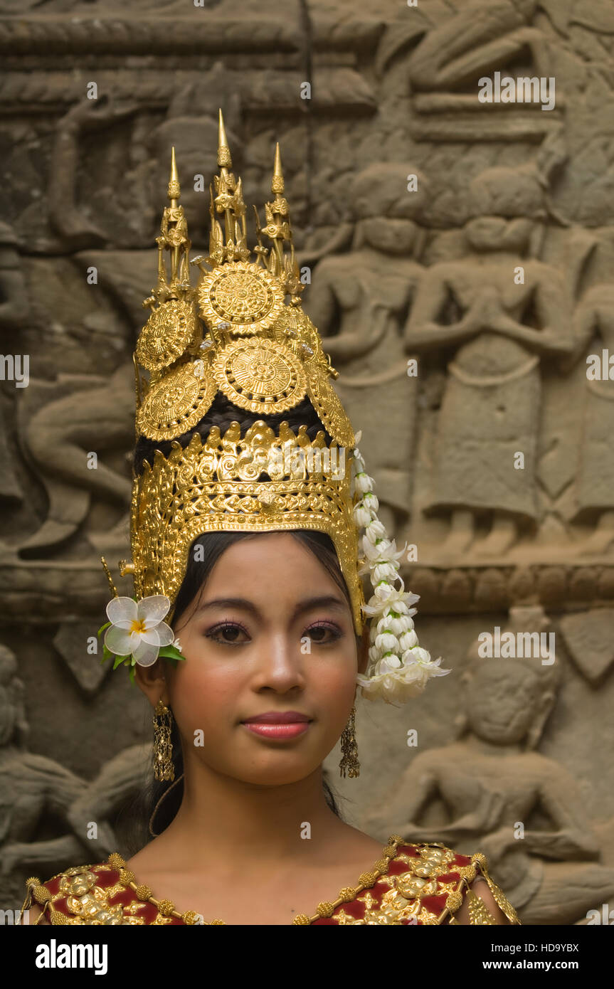 Apsara dancer performing hi-res stock photography and images - Alamy