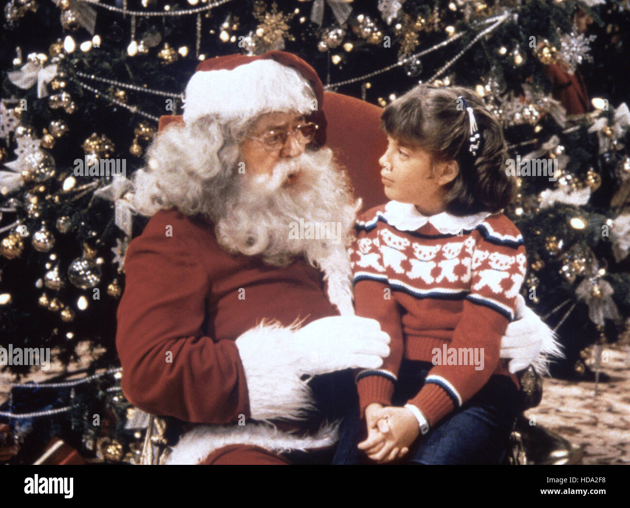 HOTEL, (from left): Iggie Wolfington, Tori Spelling, 'Christmas ...