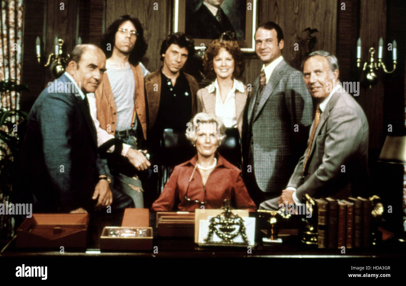 LOU GRANT, back from left: Daryl Anderson, Robert Walden, Linda Kelsey ...