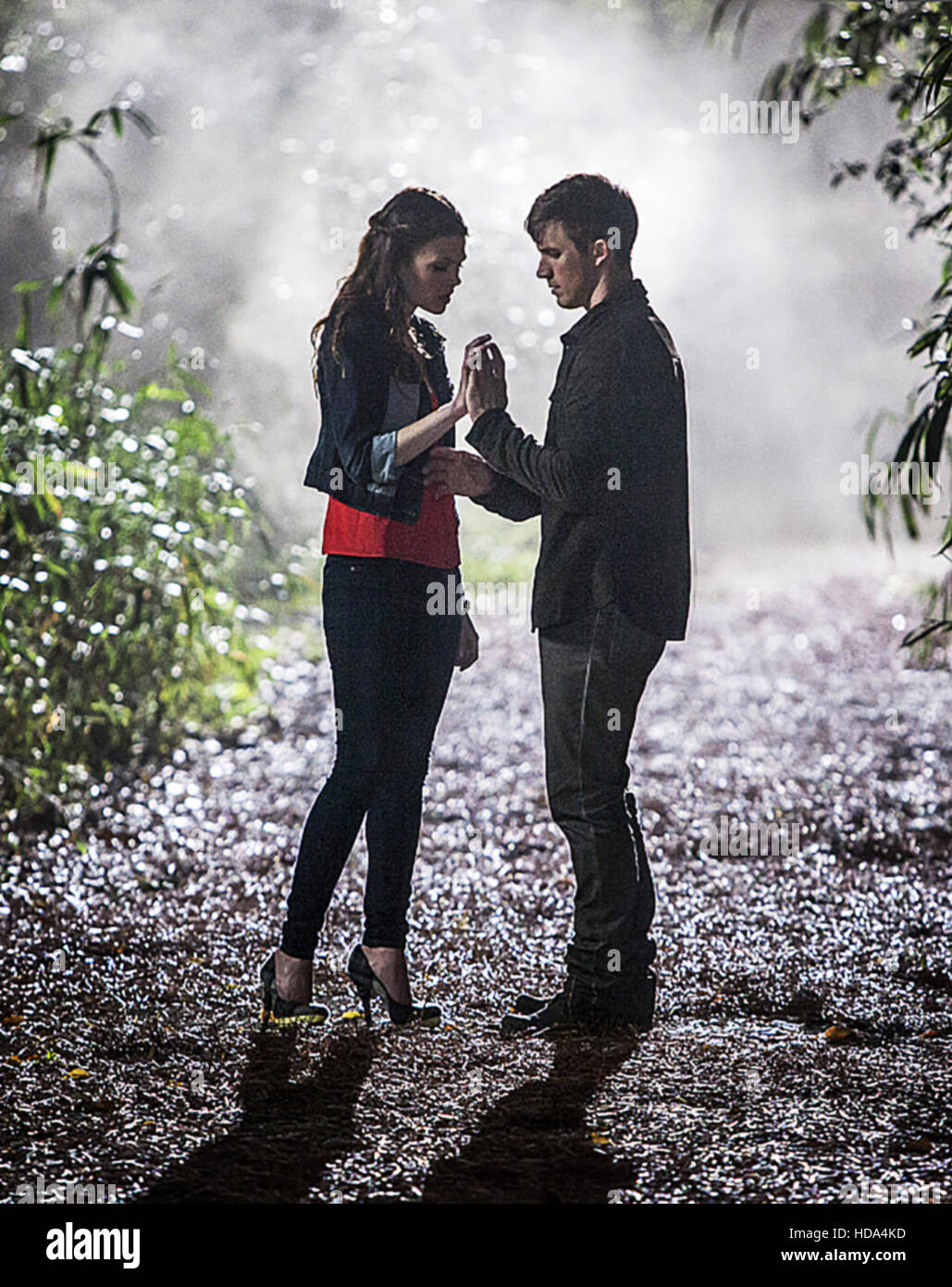 STAR-CROSSED, (from left): Aimee Teegarden, Matt Lanter, 'Pilot ...