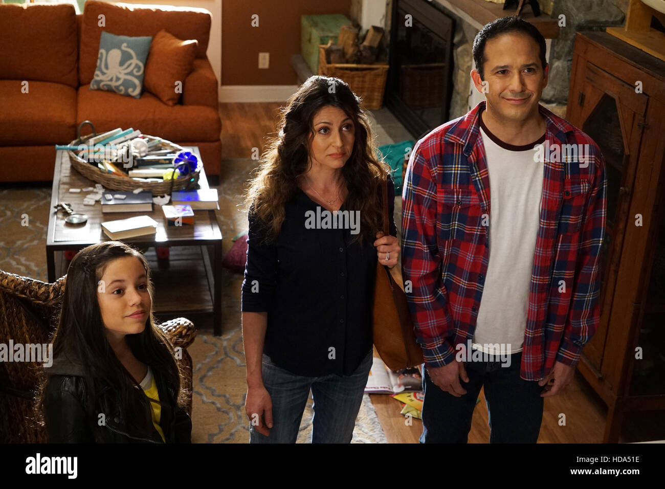 Stuck In The Middle L R Jenna Ortega Cerina Vincent Joe Nieves In