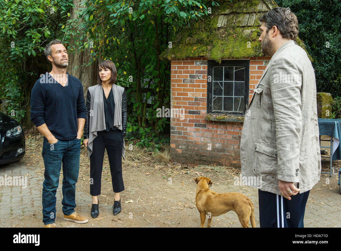 UNREAL, (from left): JR Bourne, Constance Zimmer, Craig Bierko, 'Wife ...