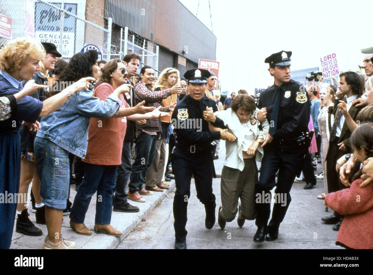 CRITICAL CHOICES, Pamela Reed (center), 1996. © Showtime / Courtesy ...