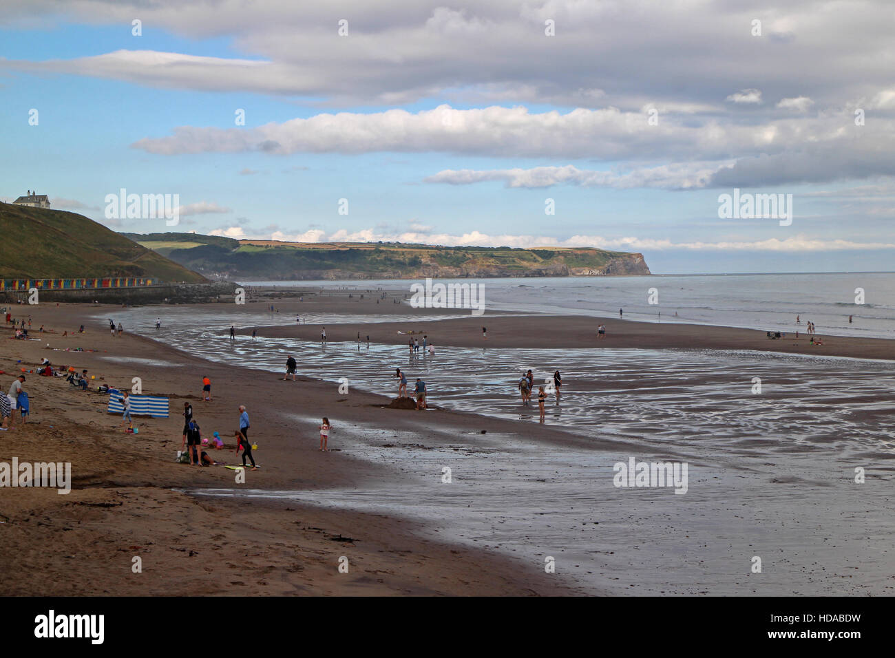 Children paddling yorkshire hi-res stock photography and images - Alamy