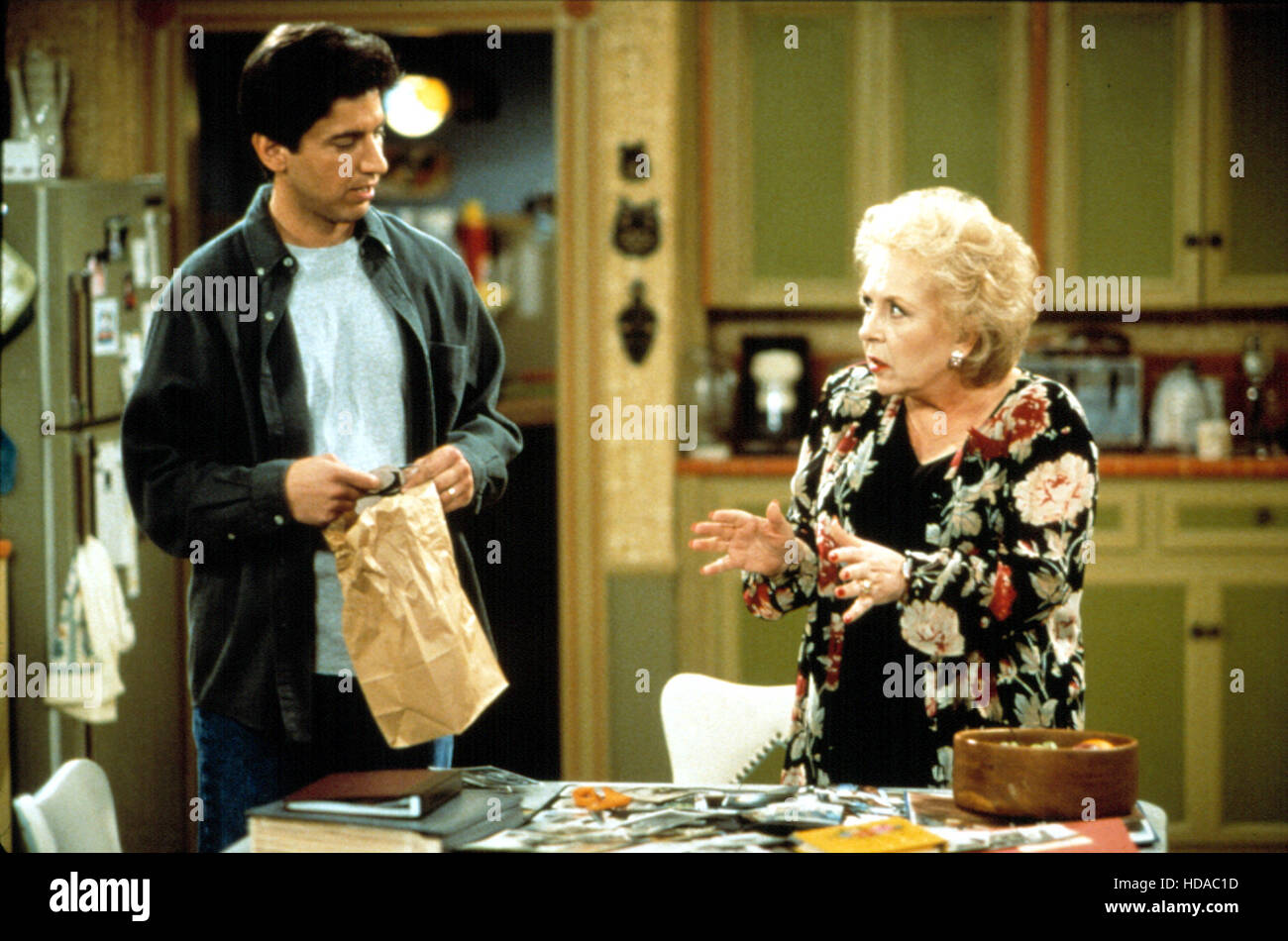 EVERYBODY LOVES RAYMOND, Ray Romano, Doris Roberts, 1996-2005. © CBS ...