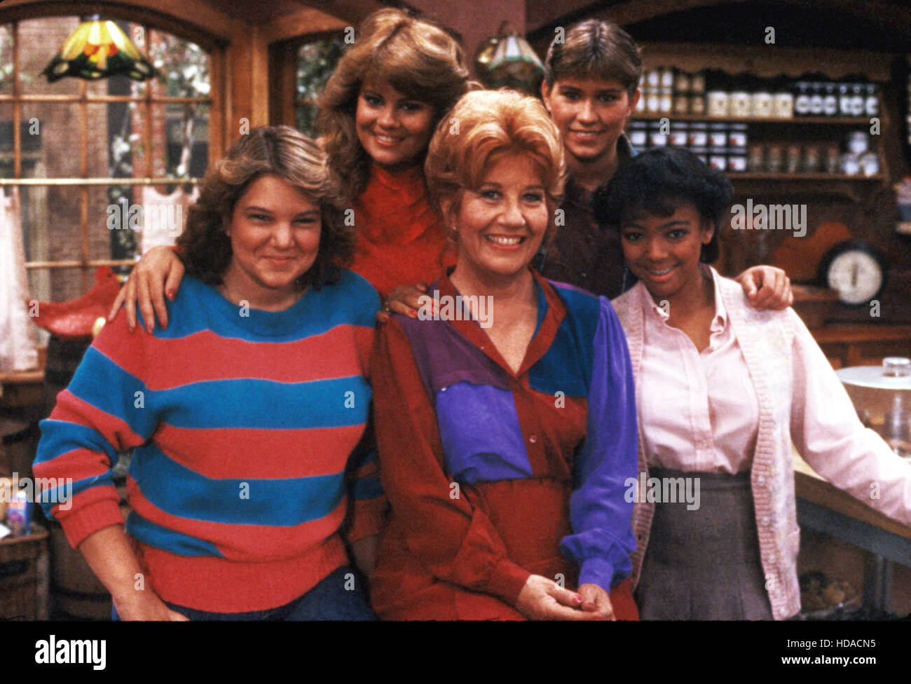 FACTS OF LIFE, Mindy Cohn, Lisa Whelchel, Charlotte Rae, Kim Fields ...