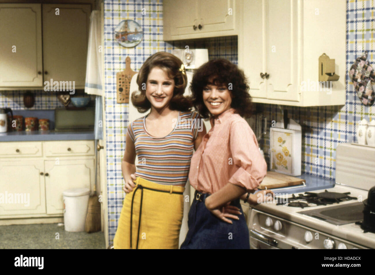 HAPPY DAYS, from left: Cathy Silvers, Erin Moran, 1974-84 Stock Photo ...