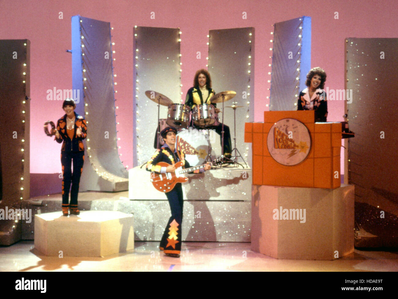 KROFFT SUPERSHOW, Kaptain Kool & The Kongs, (from left: Debra Clinger ...