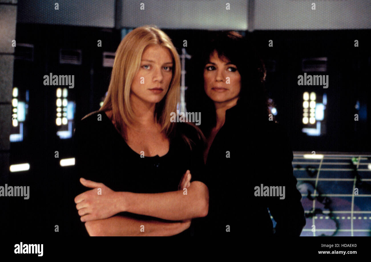 LA FEMME NIKITA, Peta Wilson, Alberta Watson, 1997-2001. (c) Warner ...