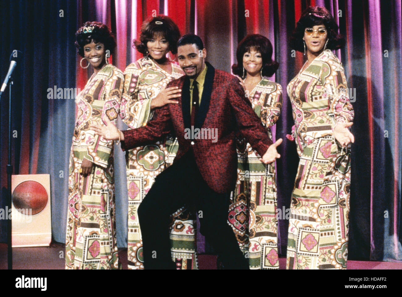 LIVING SINGLE, from left: Erika Alexander, Queen Latifah, Mel Jackson ...