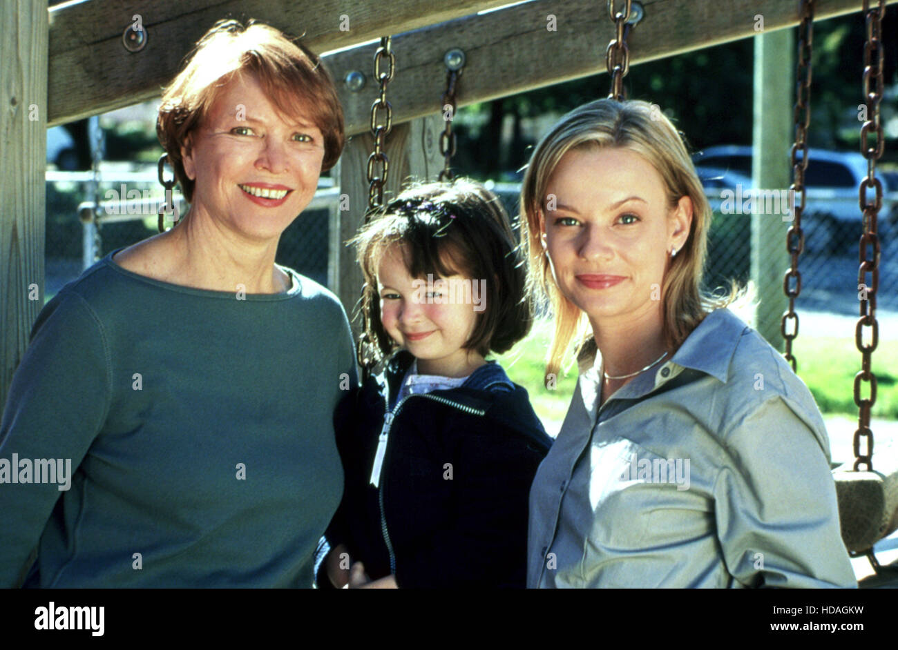 MERMAID, Ellen Burstyn, Jodelle Ferland, Samantha Mathis, 2000, photo ...