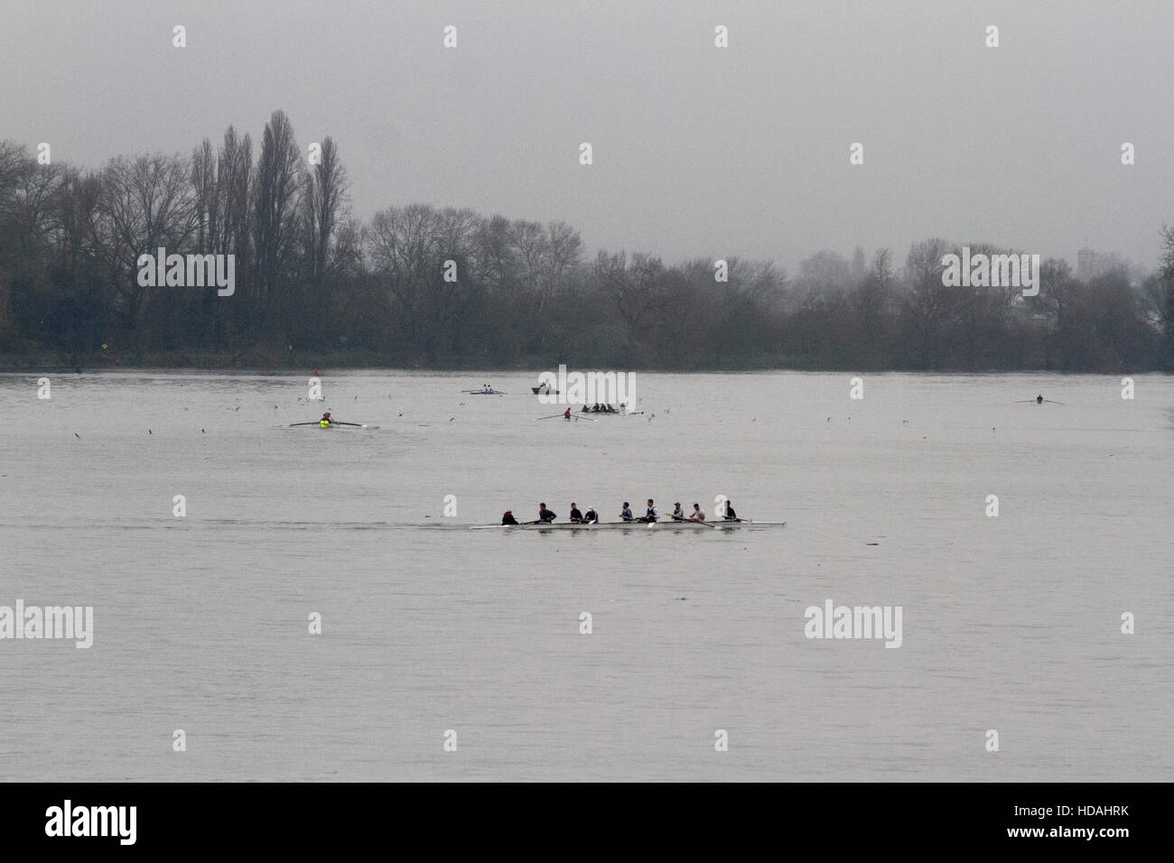 Putney, London UK. 10th December 2016. Rowing clubs practice on the ...