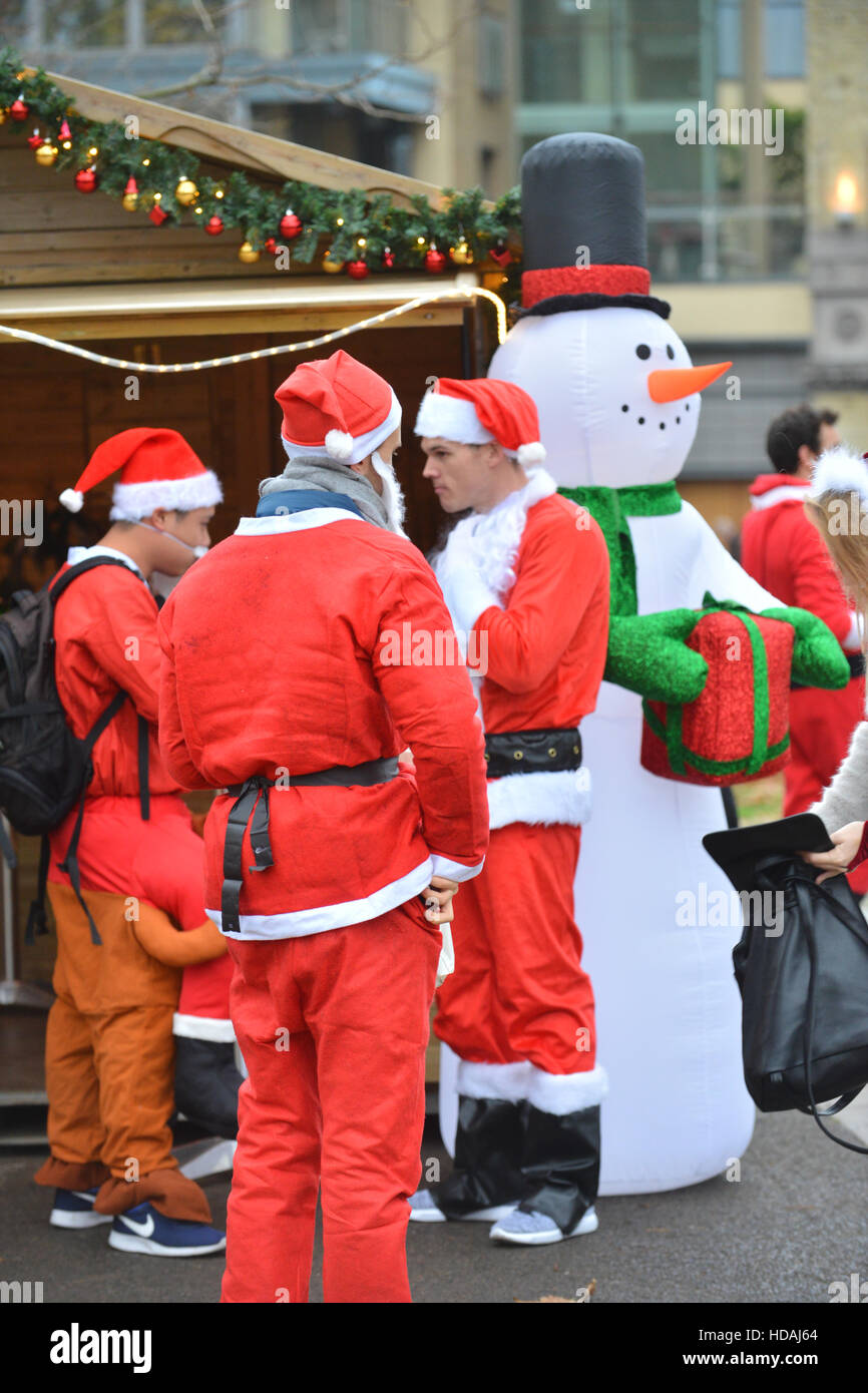 London, UK. 10th Dec, 2016. Santacon London with hundreds of people ...