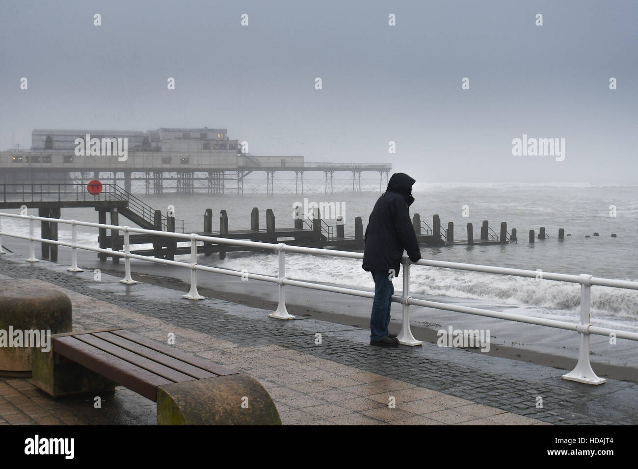 2016 rain wet weather uk hi-res stock photography and images - Alamy