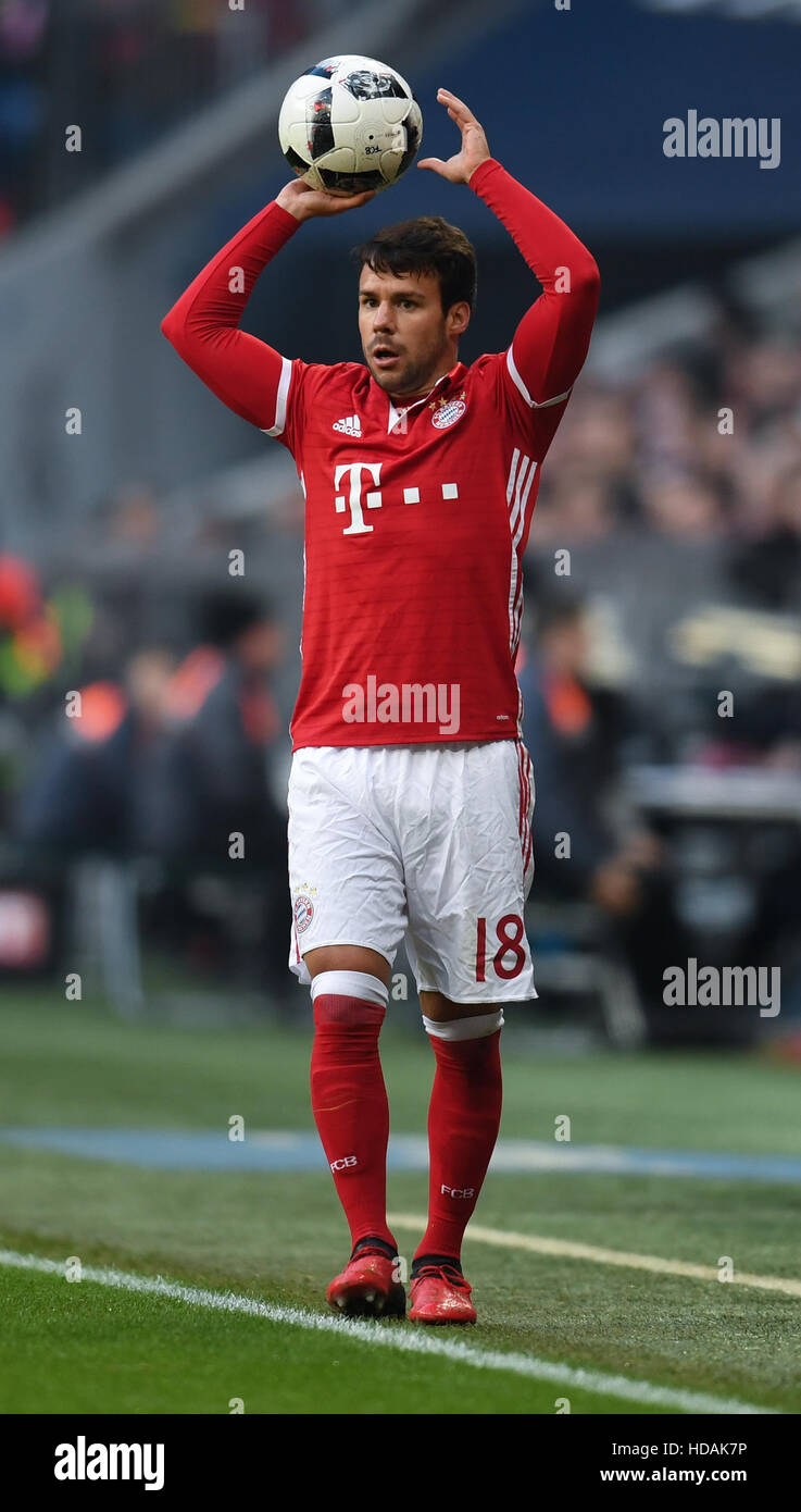 Munich, Germany. 10th Dec, 2016. Munich's Juan Bernat in action during ...