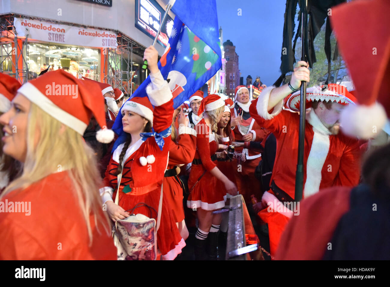 London, UK. 10th Dec, 2016. Santacon London with hundreds of people ...