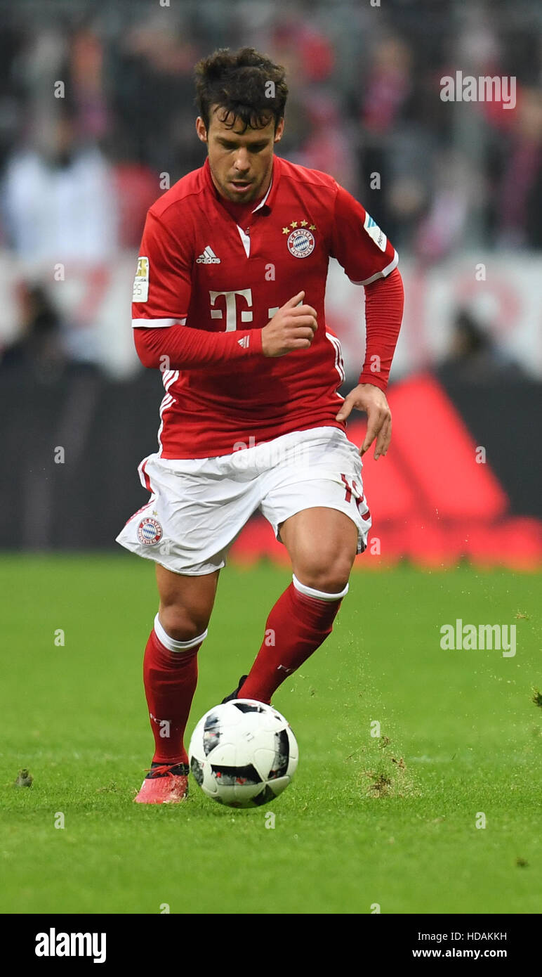 Munich, Germany. 10th Dec, 2016. Munich's Juan Bernat on the ball ...