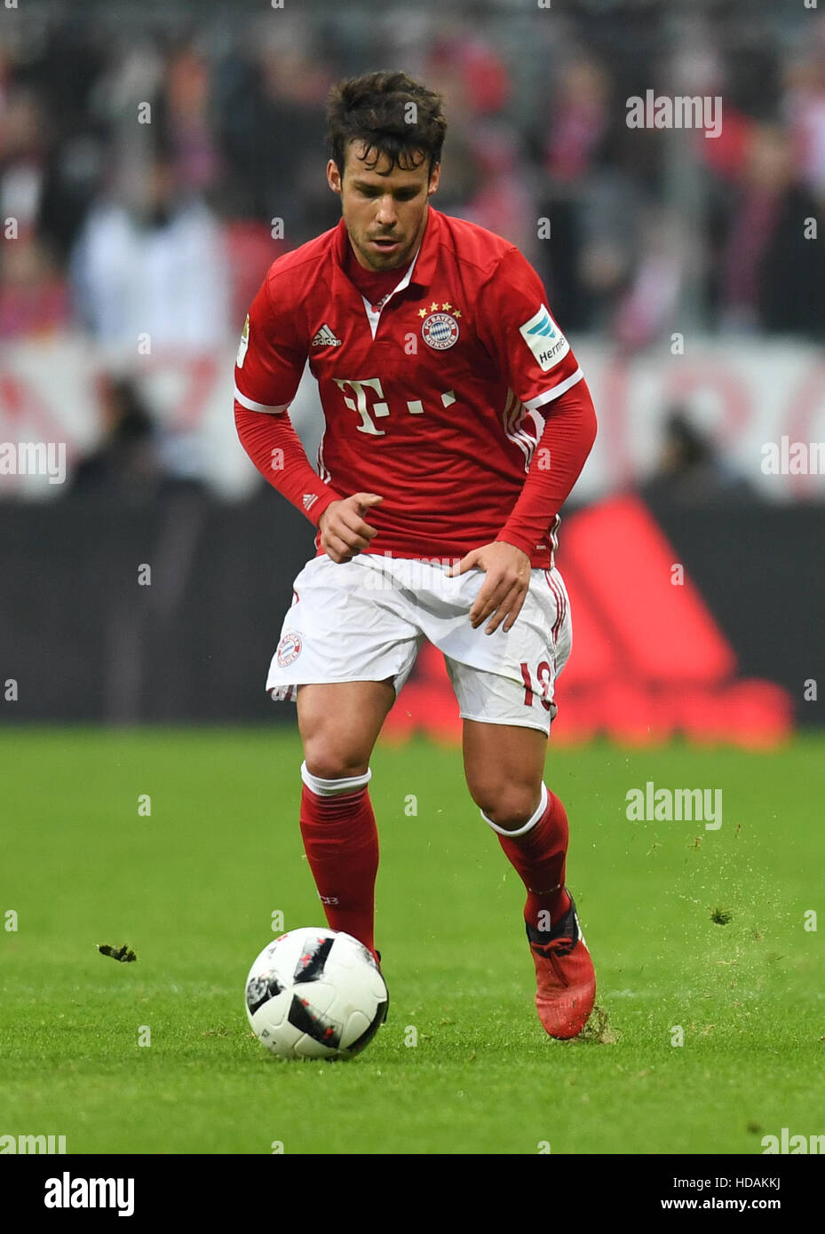Munich, Germany. 10th Dec, 2016. Munich's Juan Bernat on the ball ...