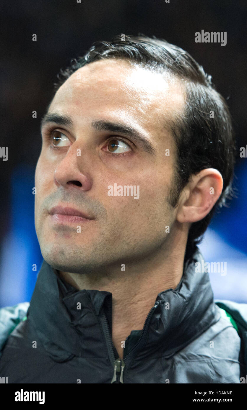 Berlin, Germany. 10th Dec, 2016. Bremen's head coach Alexander Nouri ...